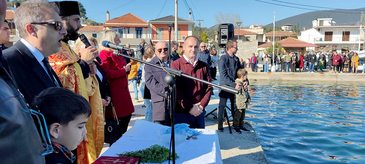 Ο Γιάννης Παπαοικονόμου έπιασε τον Σταυρό στο Πηγάδι Πτελεού - Λαός της ...